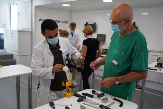 Stryker TEACH Mobile Lab macht auf seiner Deutschland-Tour Halt beim ...